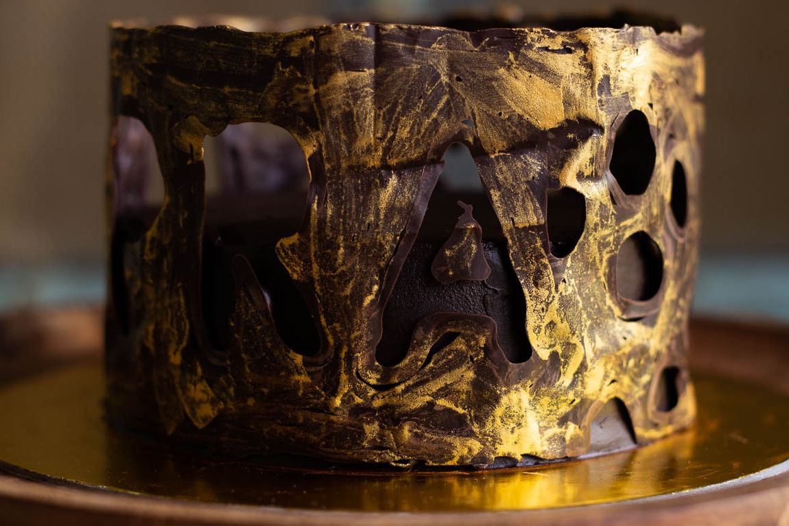 Eggless Chocolate Collar Cake Recipe - Lemon in Ginger