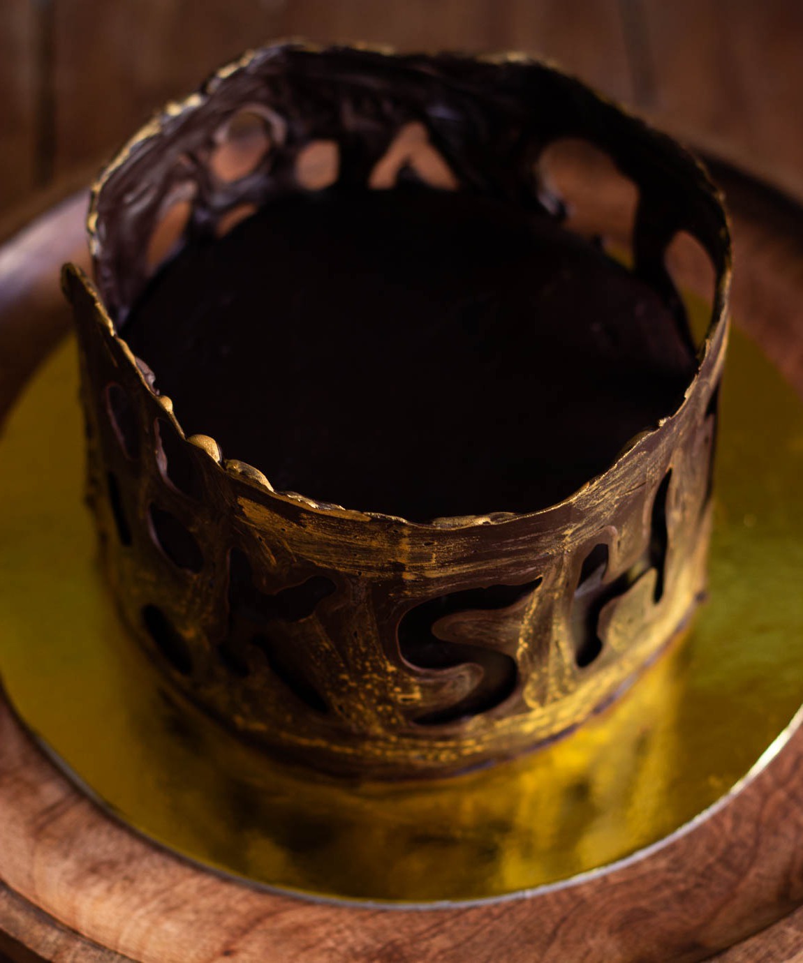 Eggless Chocolate Collar Cake Recipe - Lemon in Ginger